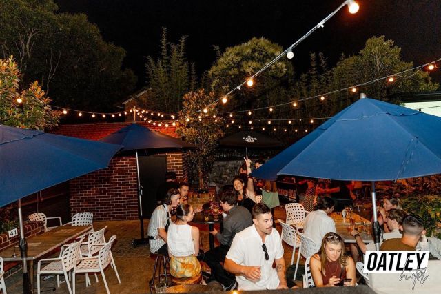 Booking - Oatley Hotel